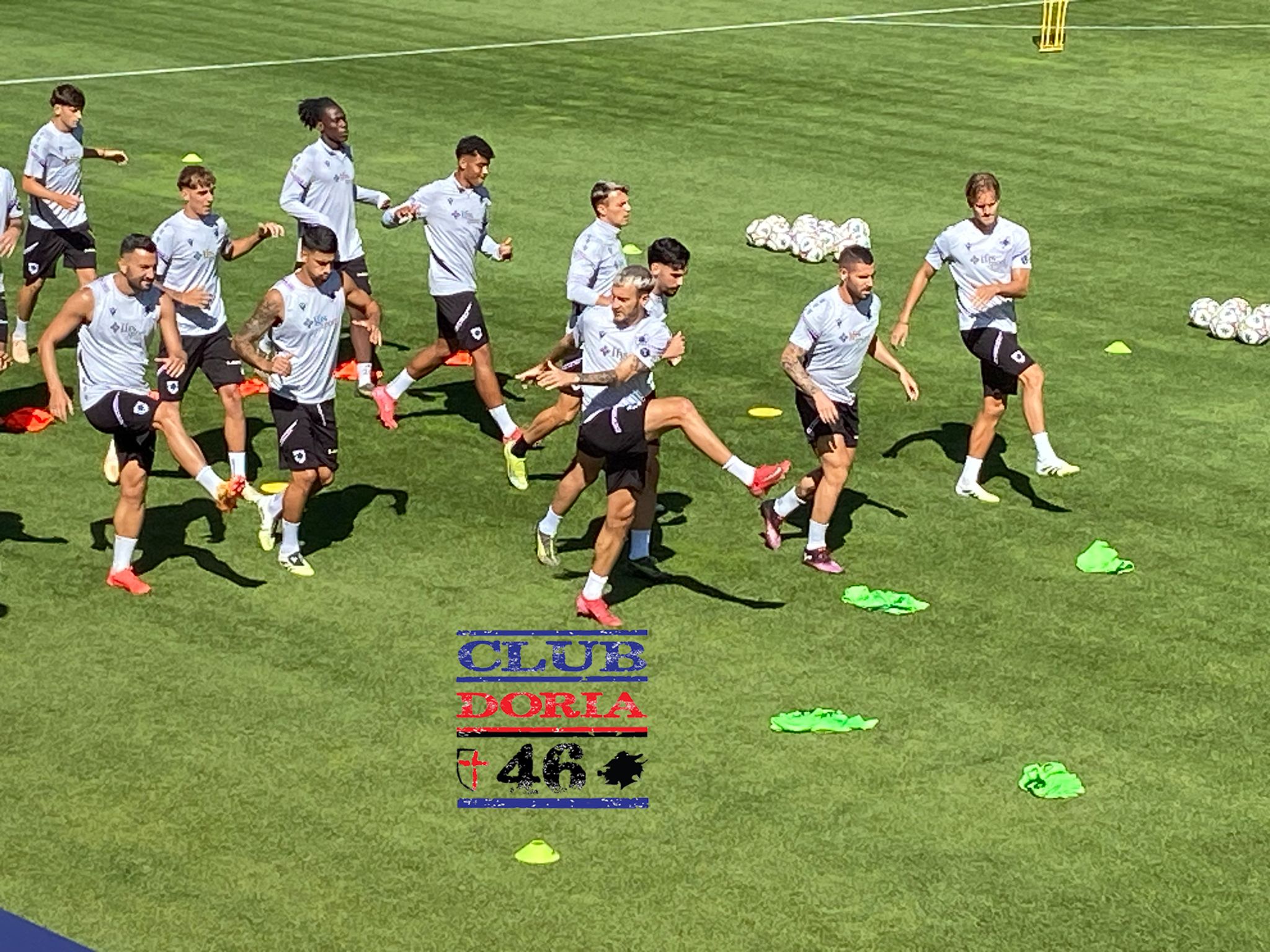 VIDEO - Ritiro Sampdoria, Antonino La Gumina raggiunge Massimo Donati a ...